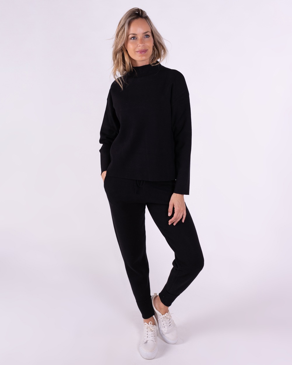 Dames trui zwart viscose langemouw met turtle col -Malmo - The Clothed
